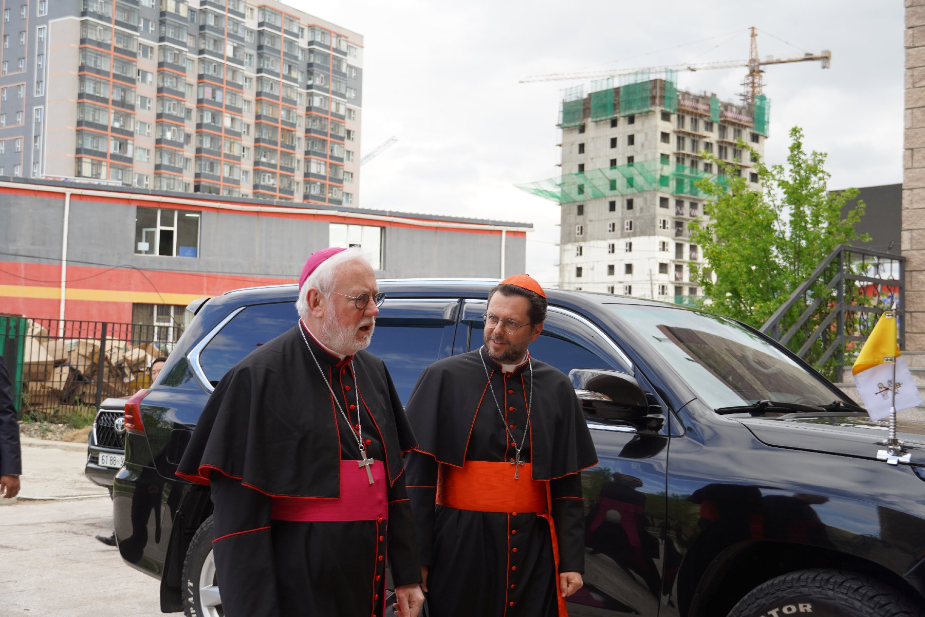 Гэгээн Ширээт Улсын Гадаад харилцааны асуудал эрхэлсэн Нарийн бичгийн дарга ахлах хамба лам Пол