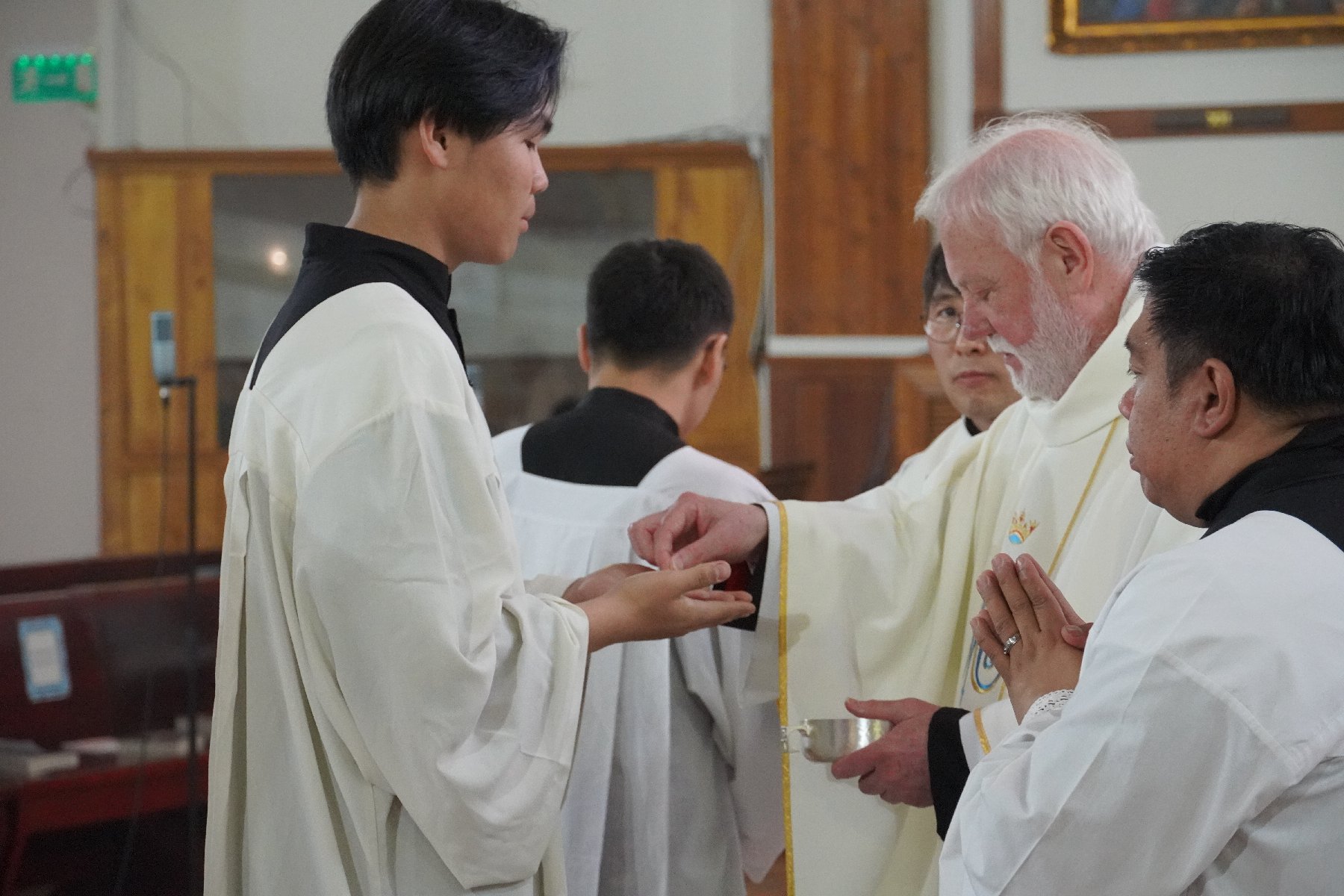 Гэгээн Ширээт Улсын Гадаад харилцааны асуудал эрхэлсэн Нарийн бичгийн дарга ахлах хамба лам Пол